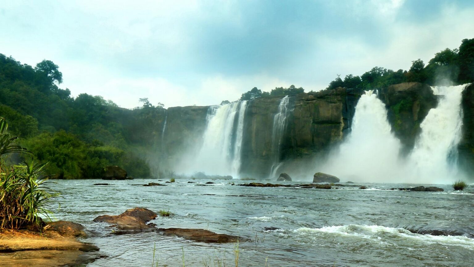 Athirappilly Falls: The Complete Guide | Thetravelshots