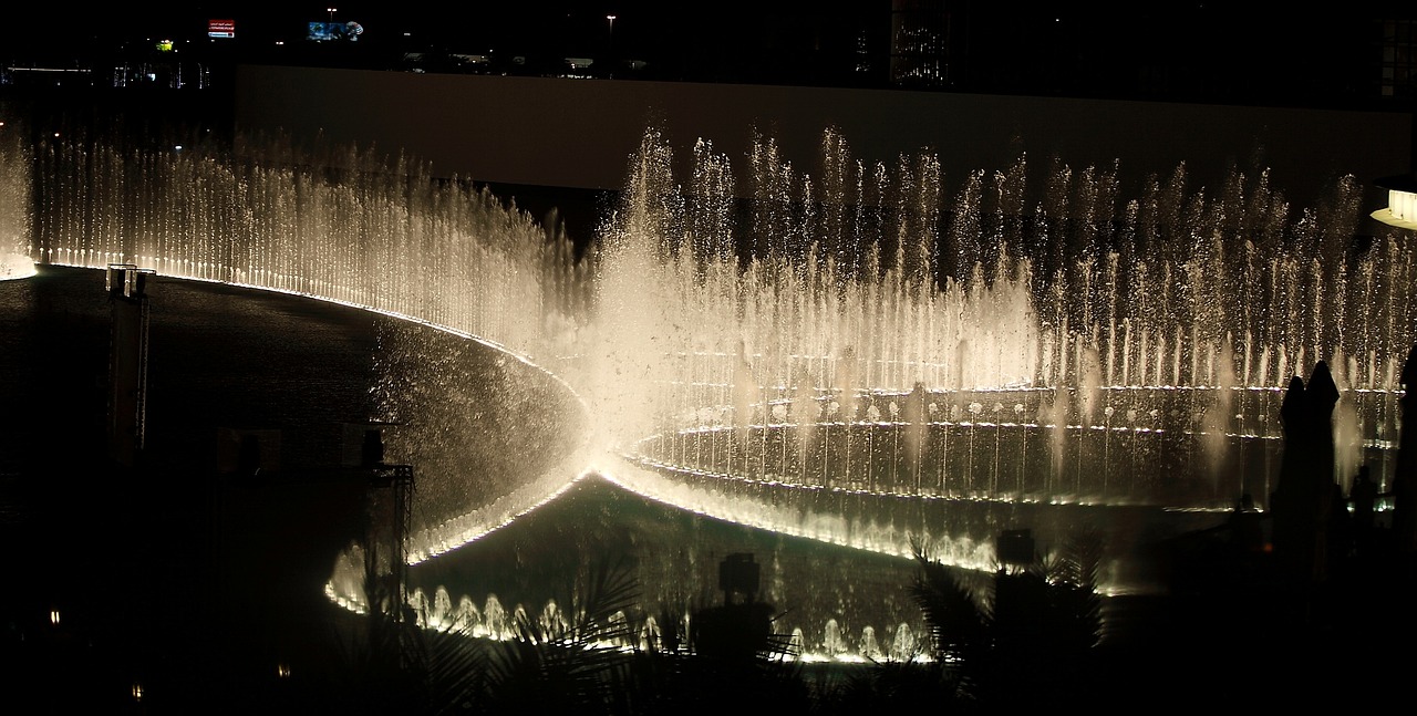 Dubai Fountain: A Mesmerizing Water Show in the Heart of the City ...
